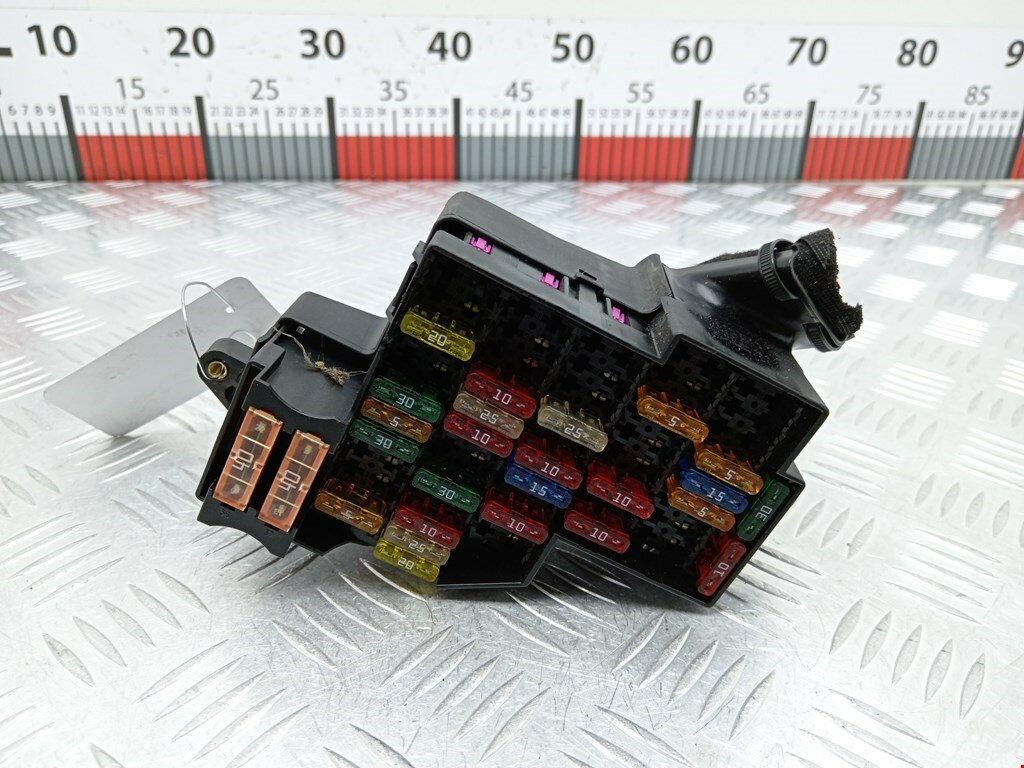 Блок предохранителей Volkswagen Touareg 1 7L0941828A арт. 1774173