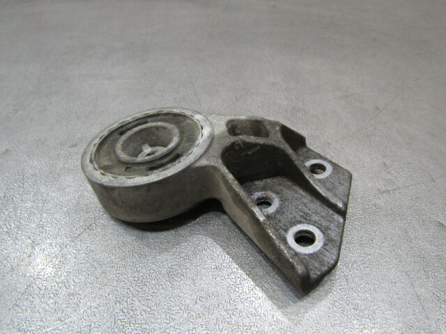 Кронштейн радиатора правый Scania P, R, G