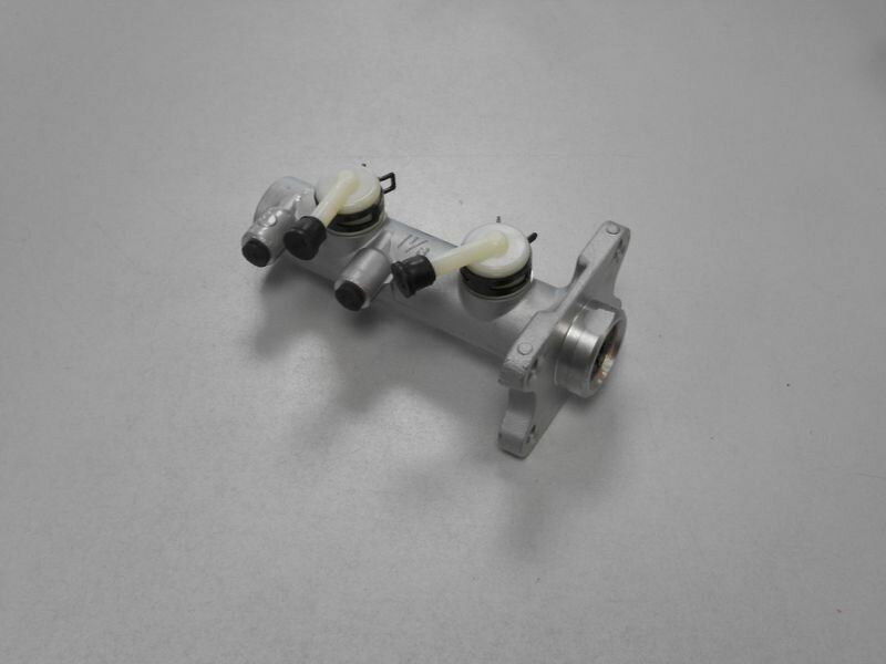 Главный тормозной цилиндр ISUZU ELF 4HL1, (1.1/8), TRW