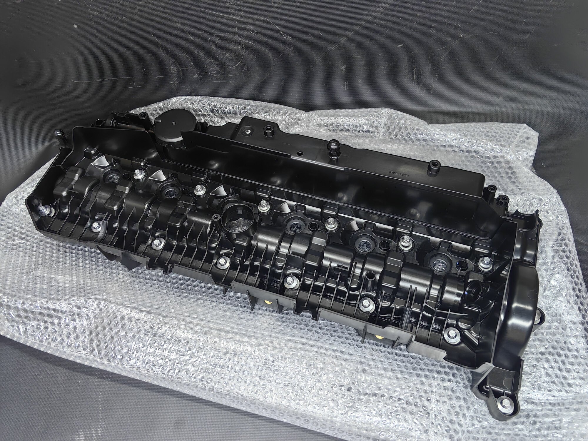 Крышка головки блока цилиндров 11128571308