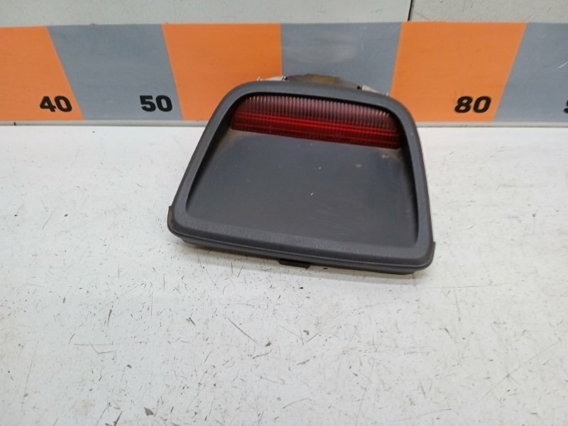 Б/У седан, Ниссан Примера П11 Фонарь задний (стоп сигнал) Nissan Primera 1998 P11 218384 NISSAN арт. 265952F103