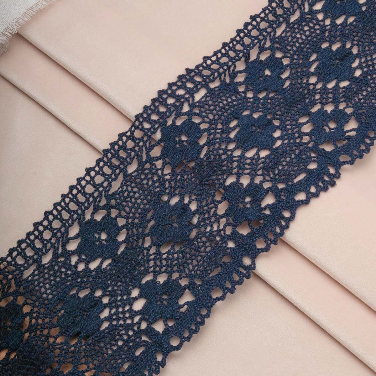 Кружево для рукоделия и шитья, 125 мм*25 м, широкое, темно-синее, Красная лента (хлопок 90%, ПЭФ 10%)