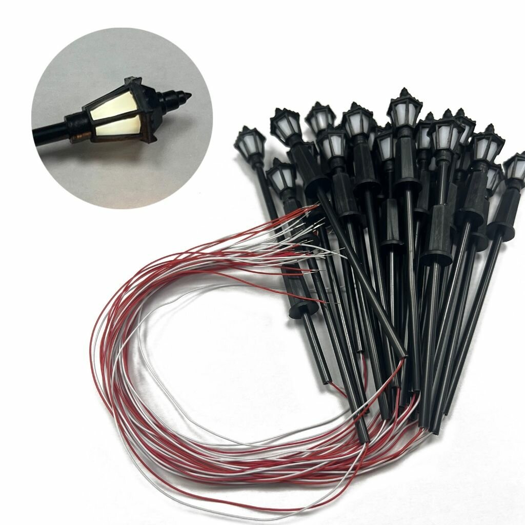 Модель железнодорожного поезда с лампой