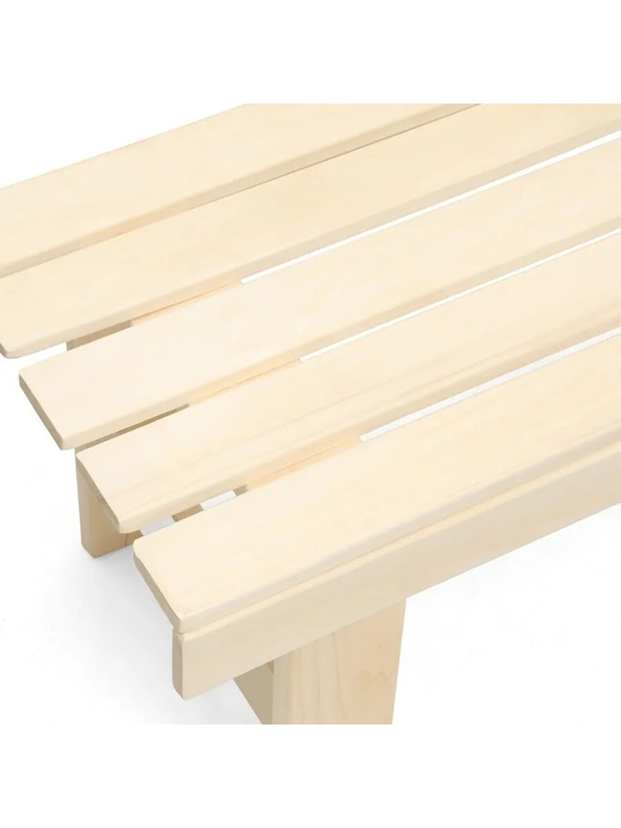 Прочная деревянная скамейка для отдыха и уюта