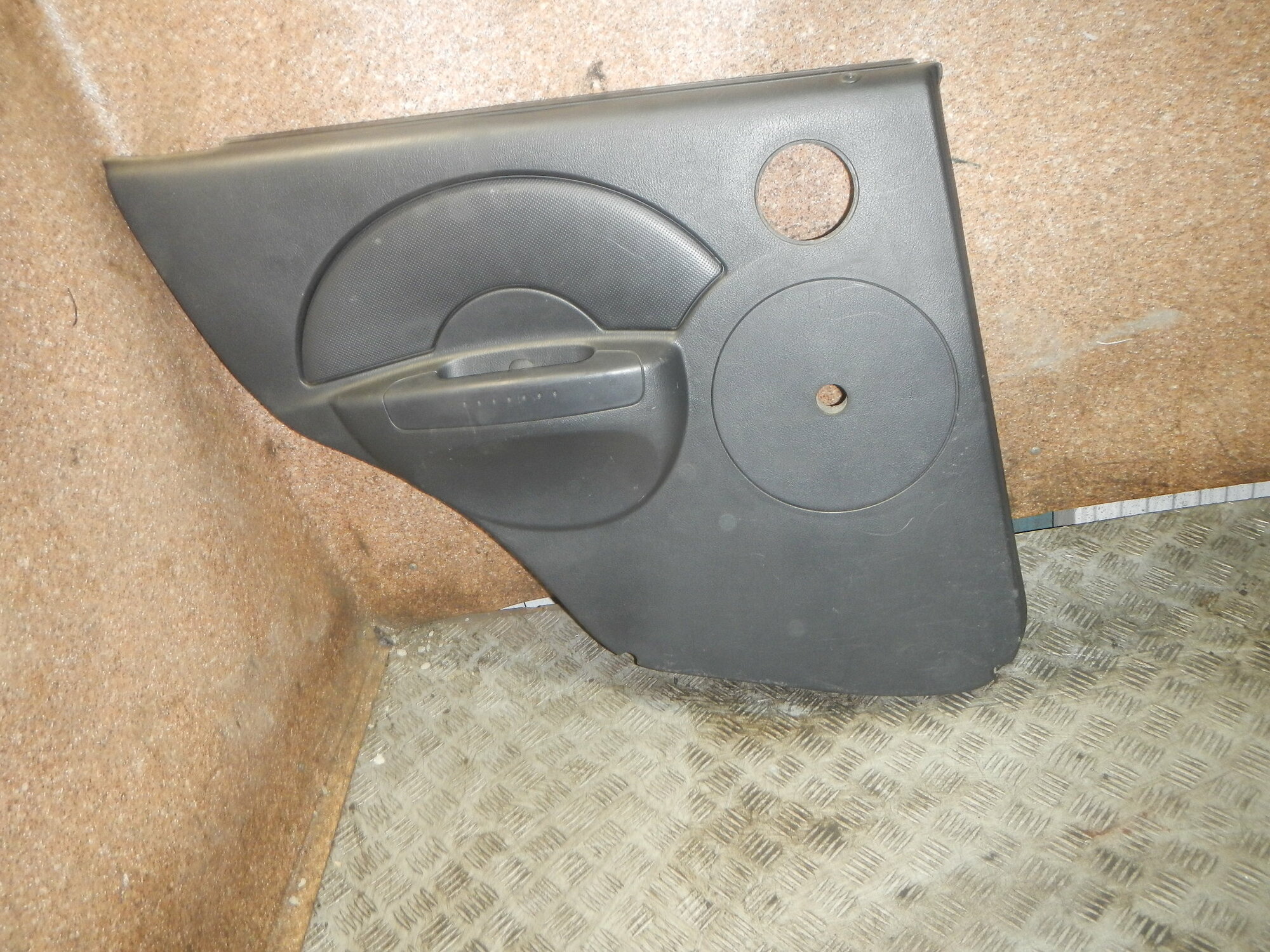 Б/У Обшивка двери задней левой, Chevrolet (Шевроле)-AVEO T200 (03-08) CHEVROLET AVEO T200 (03-08) Царапины. 547956 GENER...