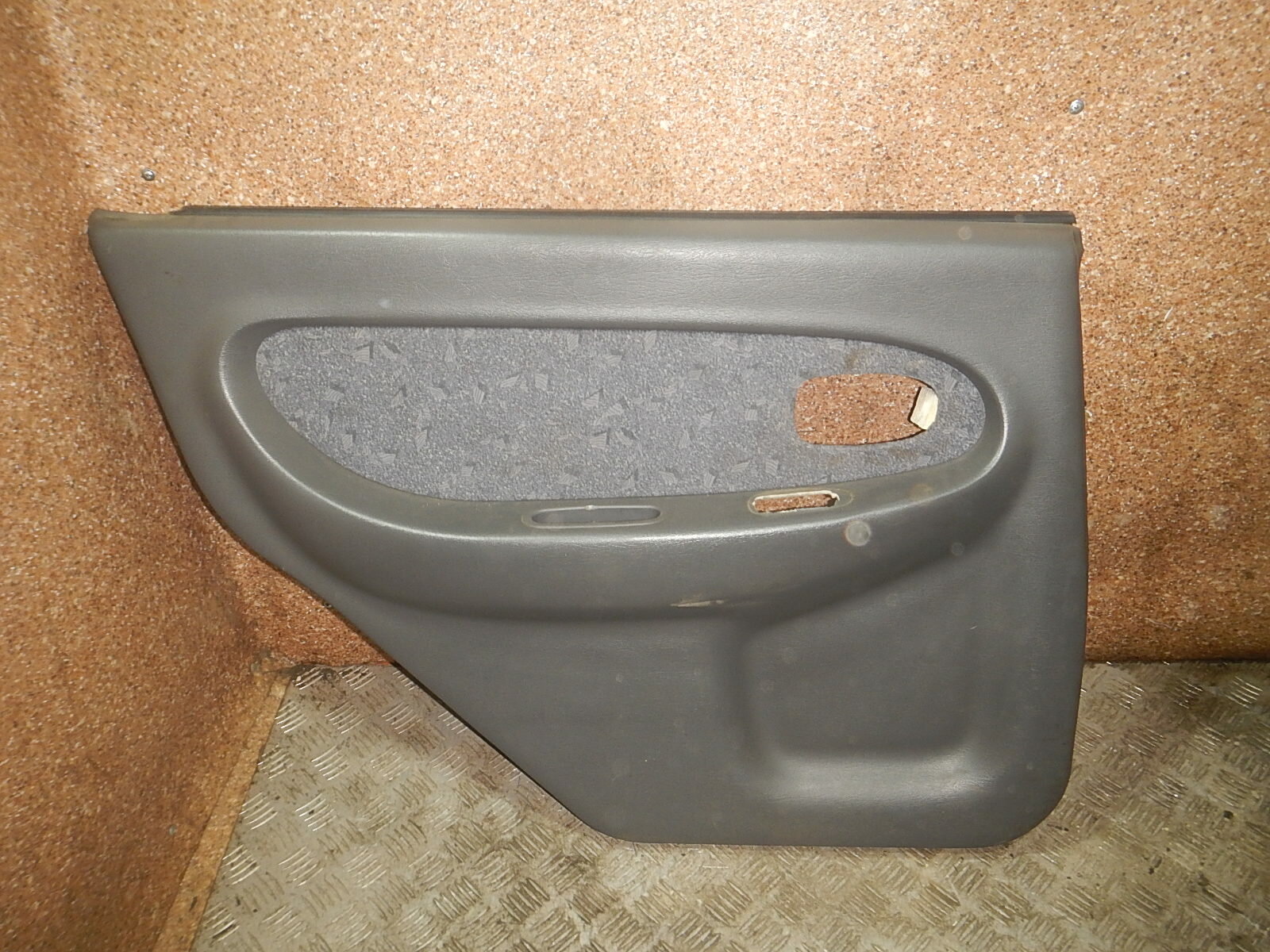 Б/У Обшивка двери задней левой, KIA (Киа)-SPECTRA (01-) KIA SPECTRA (01-) Царапины. 323482 Hyundai-KIA арт. 1K2N368550Y1