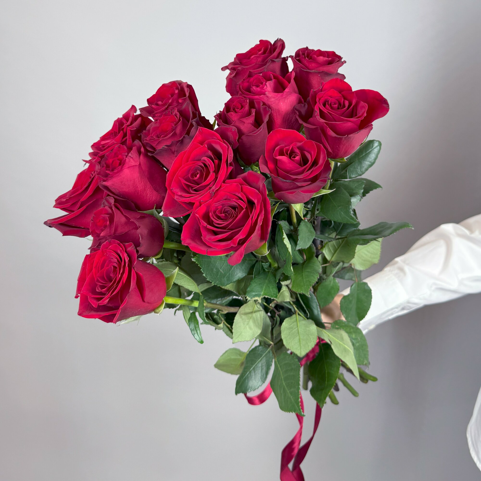 Букет живых цветов, красные розы 15 шт. 60 см. "Эксплорер", ФЛАУ СТОР