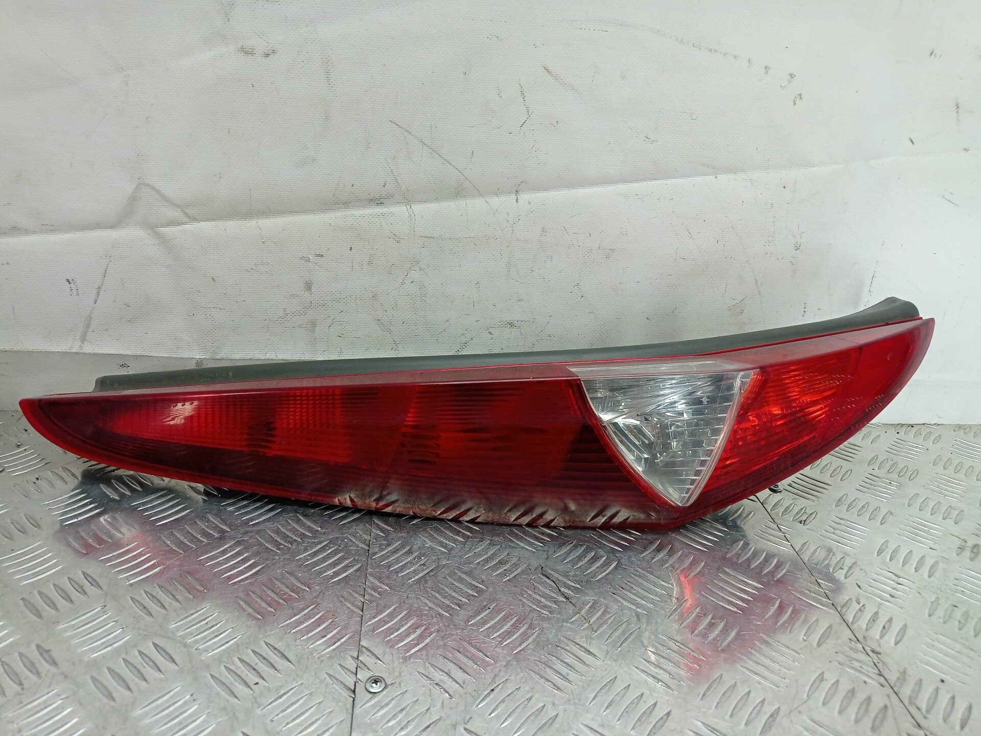 Фонарь задний левый Fiat Punto 2 рест. 2005