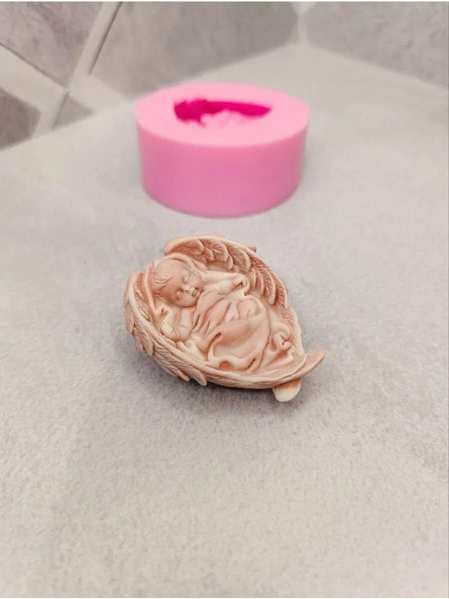 Молд силиконовый "Спящий ангел". Высота готового изделия 5,5 см.