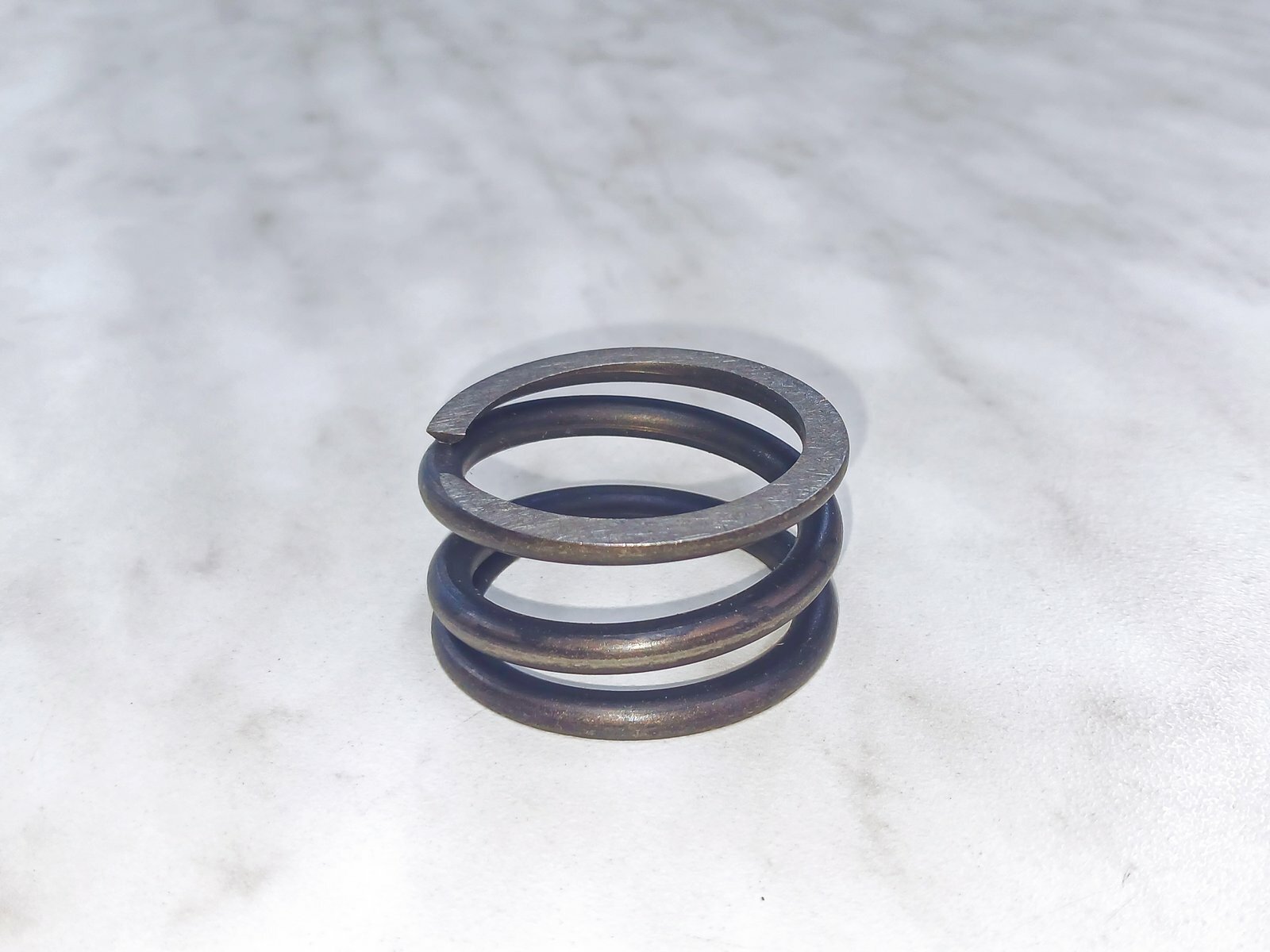 Пружина опоры штока рычага переключения передач