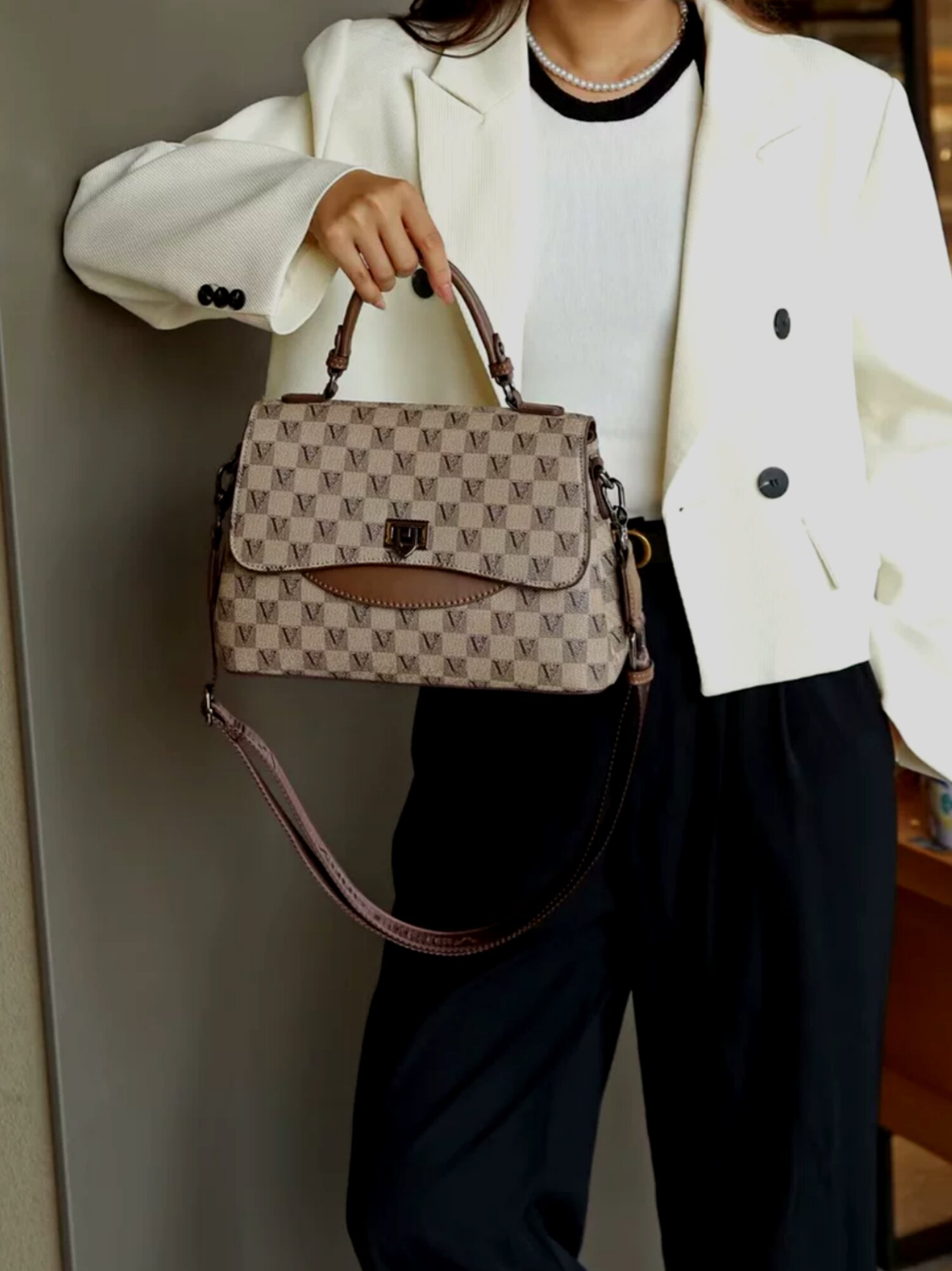 Сумка кросс-боди  женская через плечо на плечо тоут коричневая кожаная