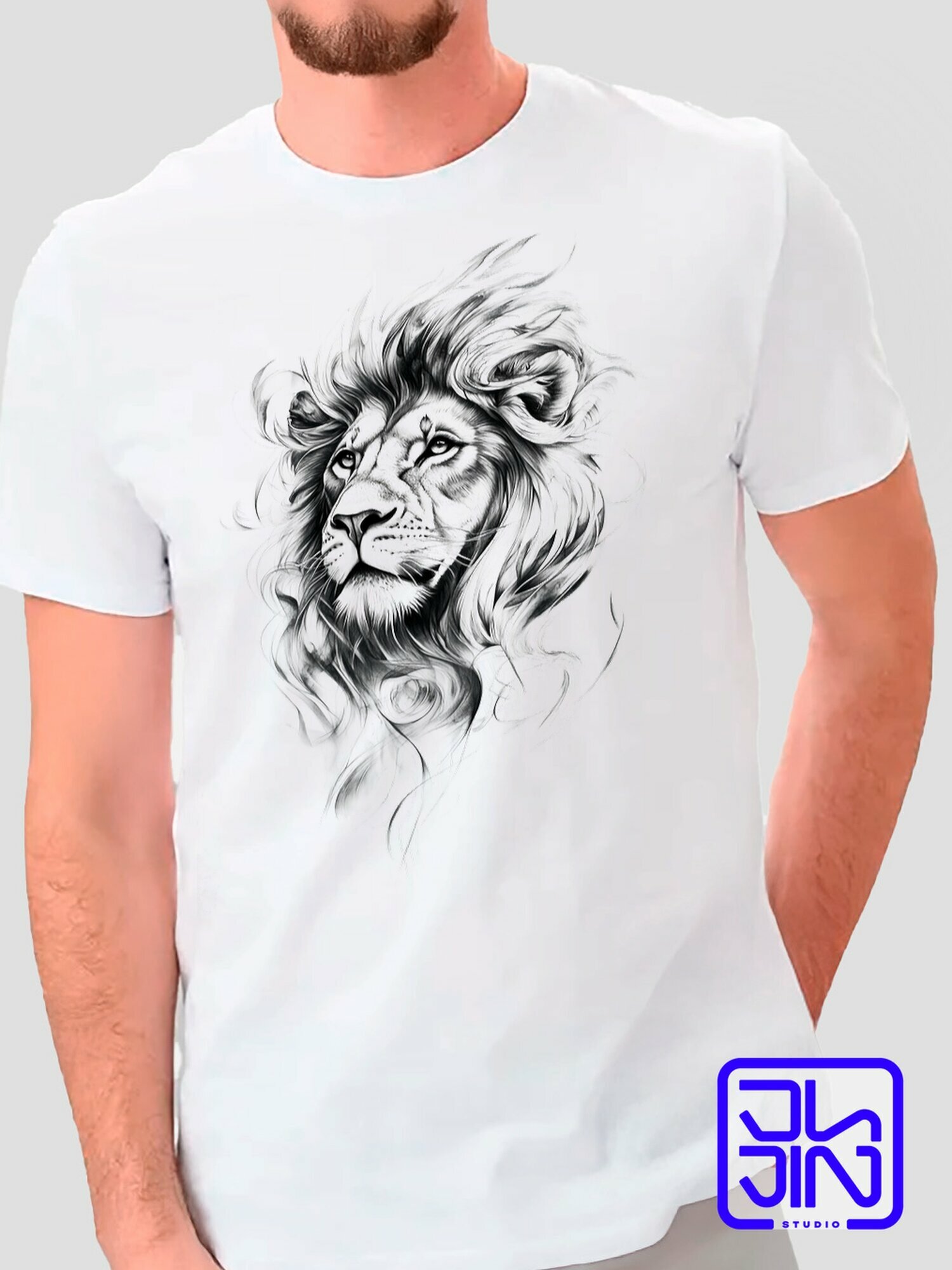 Футболка классическая мужская с авторским принтом Лев крутой, величественный черно белый портрет на белом фоне дизайнерский, белый хлопковый трикотаж с прикольным рисунком на груди