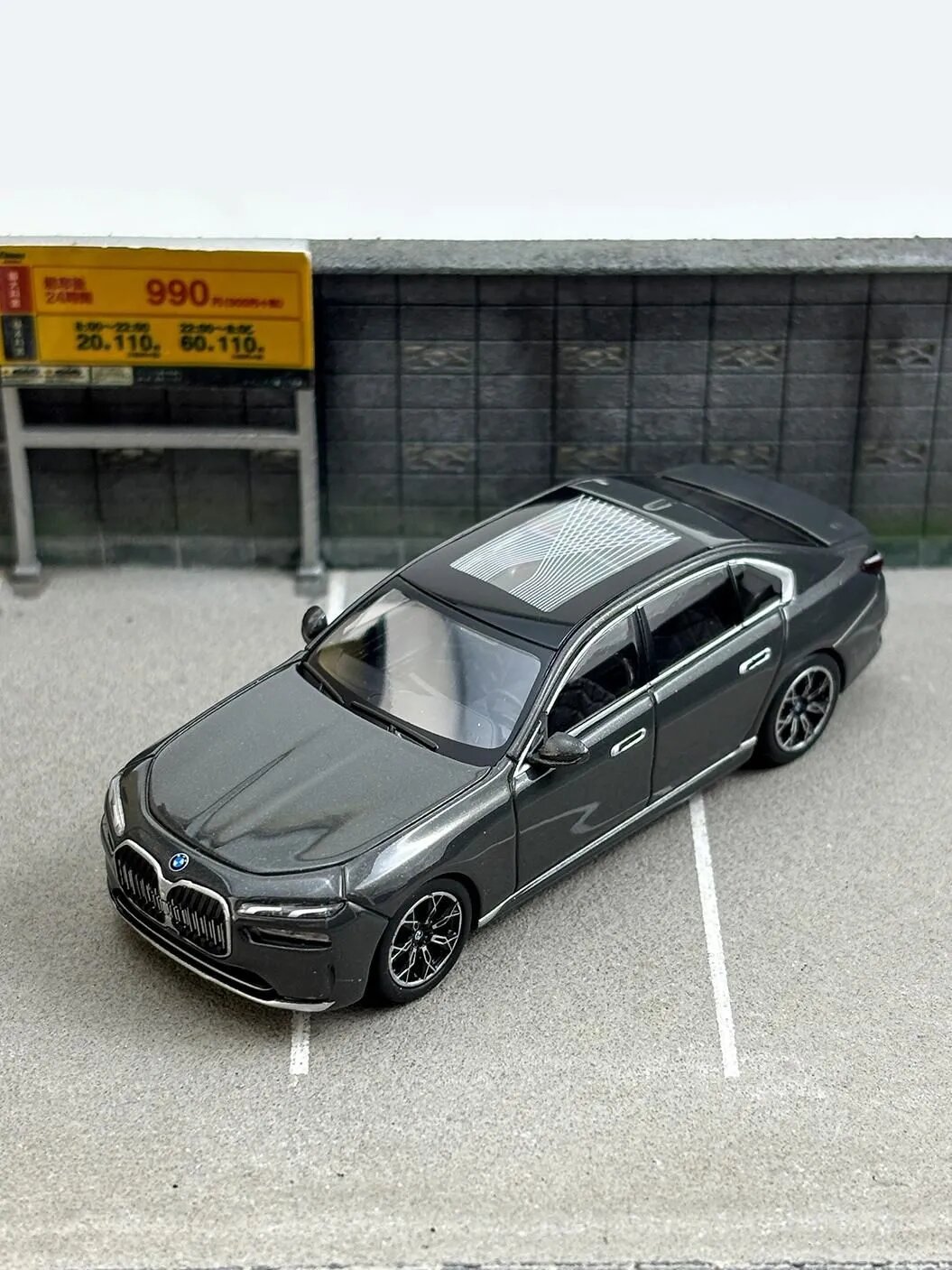 Машинка TSM MINI GT 1/64 #818 BMW i7 xDrive60 Grey Die-cast Alloy Car Model Collection Display Gift