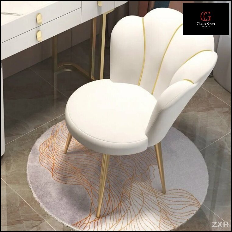 Эксклюзивное лепестковое кресло с мягкой спинкой для туалетного столика в стиле легкий шик