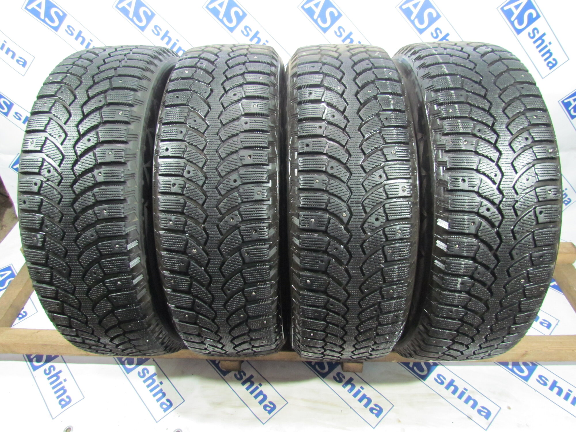 Комплект (4 шт) Bridgestone Blizzak Spike-01 225 65 R17 зимние шипованные БУ шины 20-35% износ , артикул 0028257