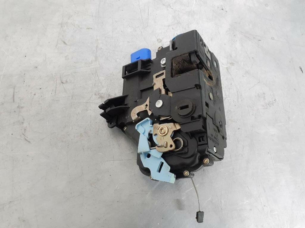 Замок двери задней левой Skoda Octavia 2 2008 7L0839015