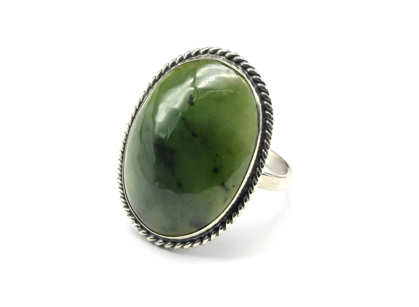 Кольцо, нефрит