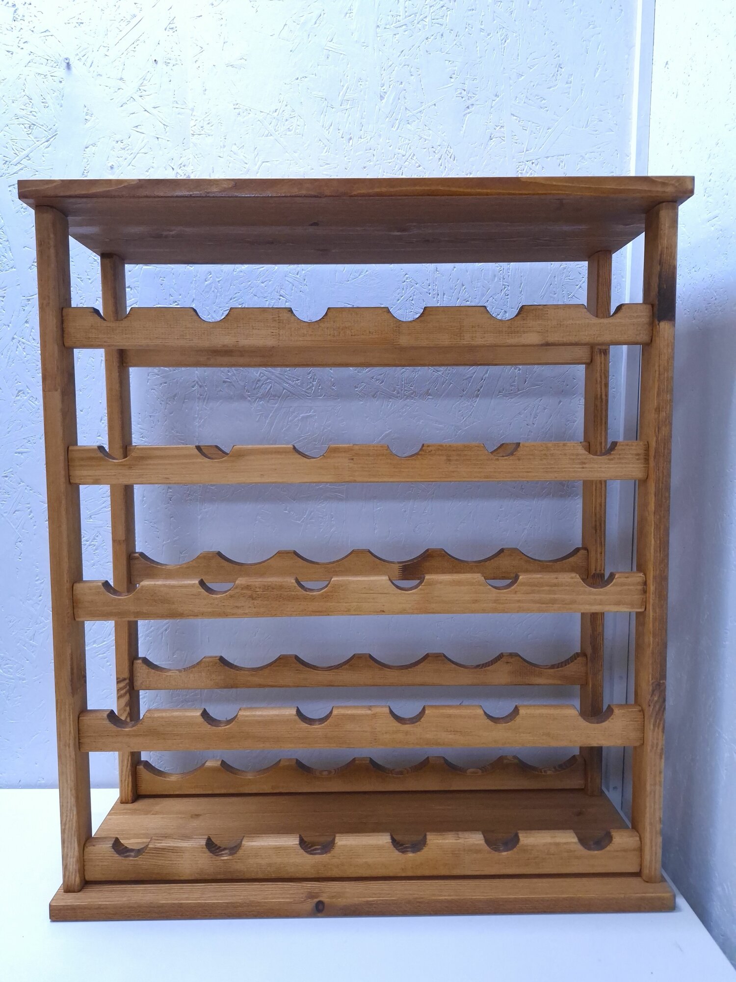 Стеллаж для 30 бутылок вина и шампанского деревянный со столешницей. Темный орех.