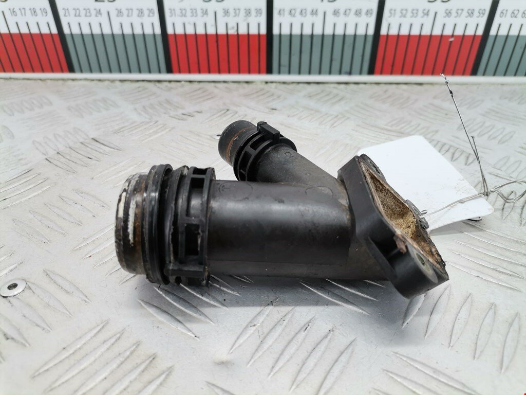 Фланец (штуцер системы охлаждения тройник) BMW 5-Series (E39) 11127806196 арт. 2067019