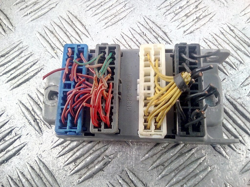 Блок предохранителей Kia Sorento 1 (BL) 913203E810 арт. 466737