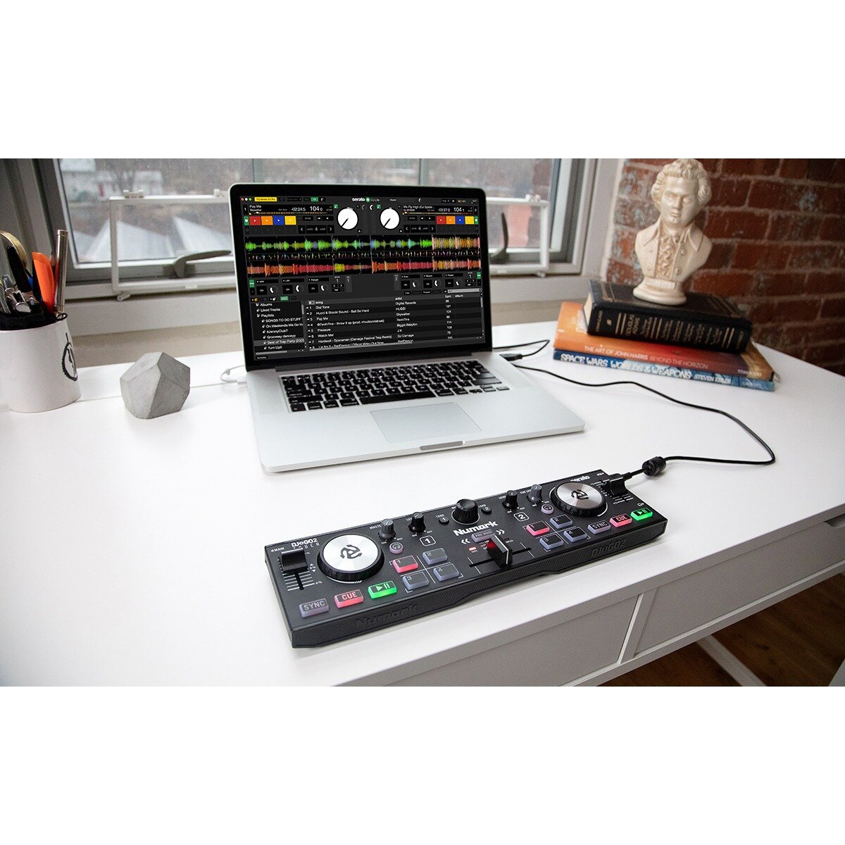 DJ контроллер NUMARK DJ2GO2 Touch — фото 1