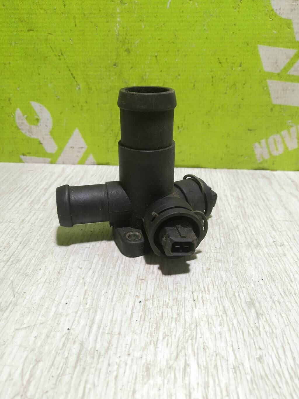 Фланец двигателя системы охлаждения VW Passat B3 1988-1993