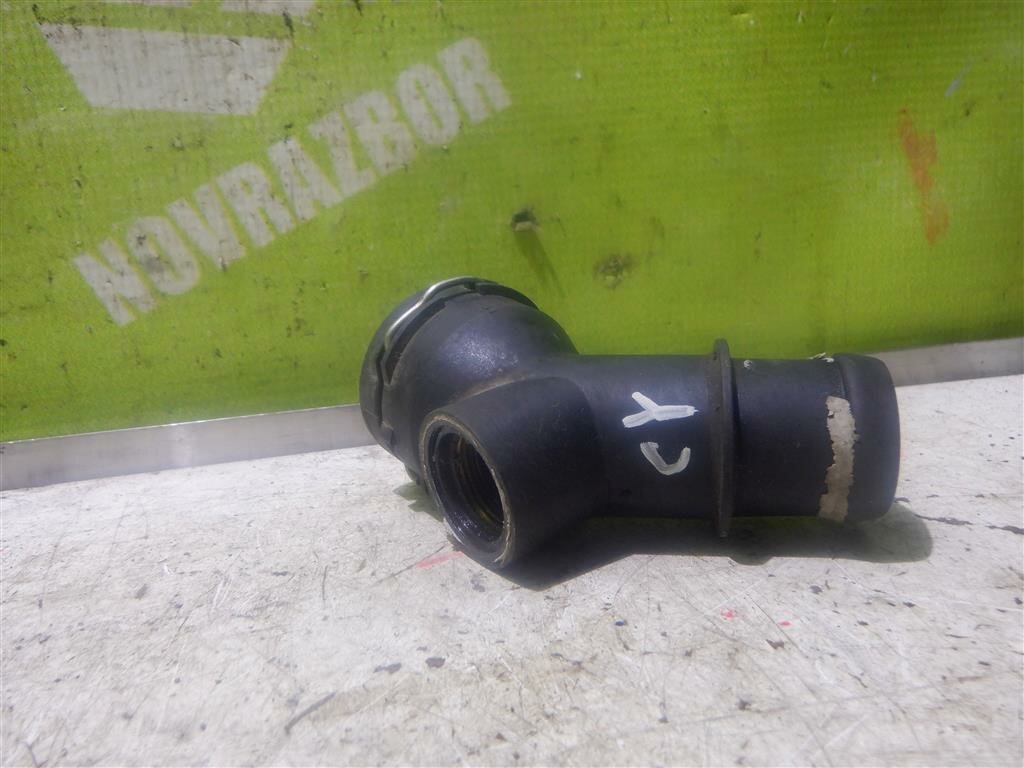 Фланец двигателя системы охлаждения VW Caddy 3 2004-2015