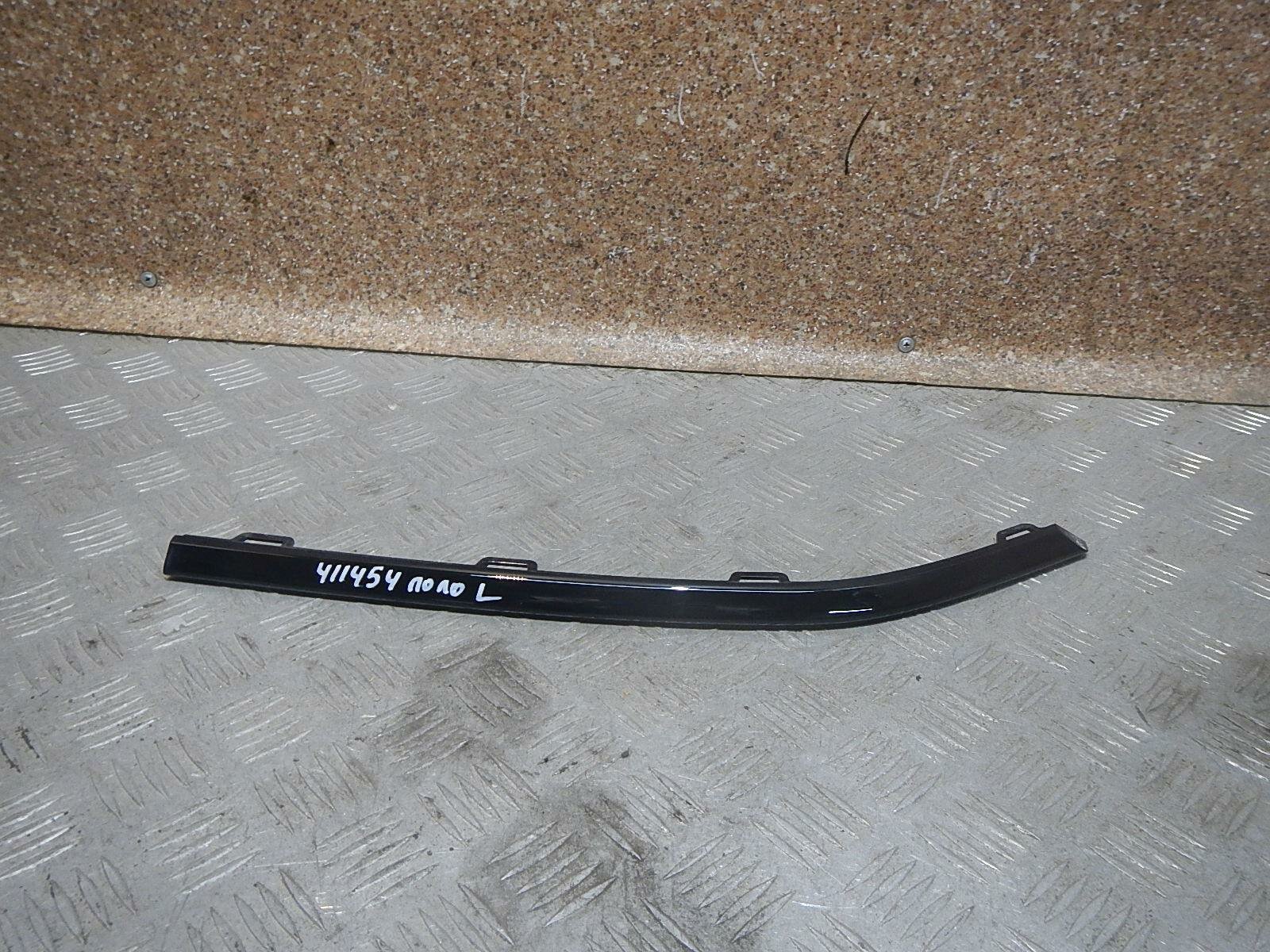 Б/У Накладка на решетку радиатора, Volkswagen (Фольксваген)-POLO (20-) VOLKSWAGEN POLO (20-) Левая. Без повреждений. 4114...