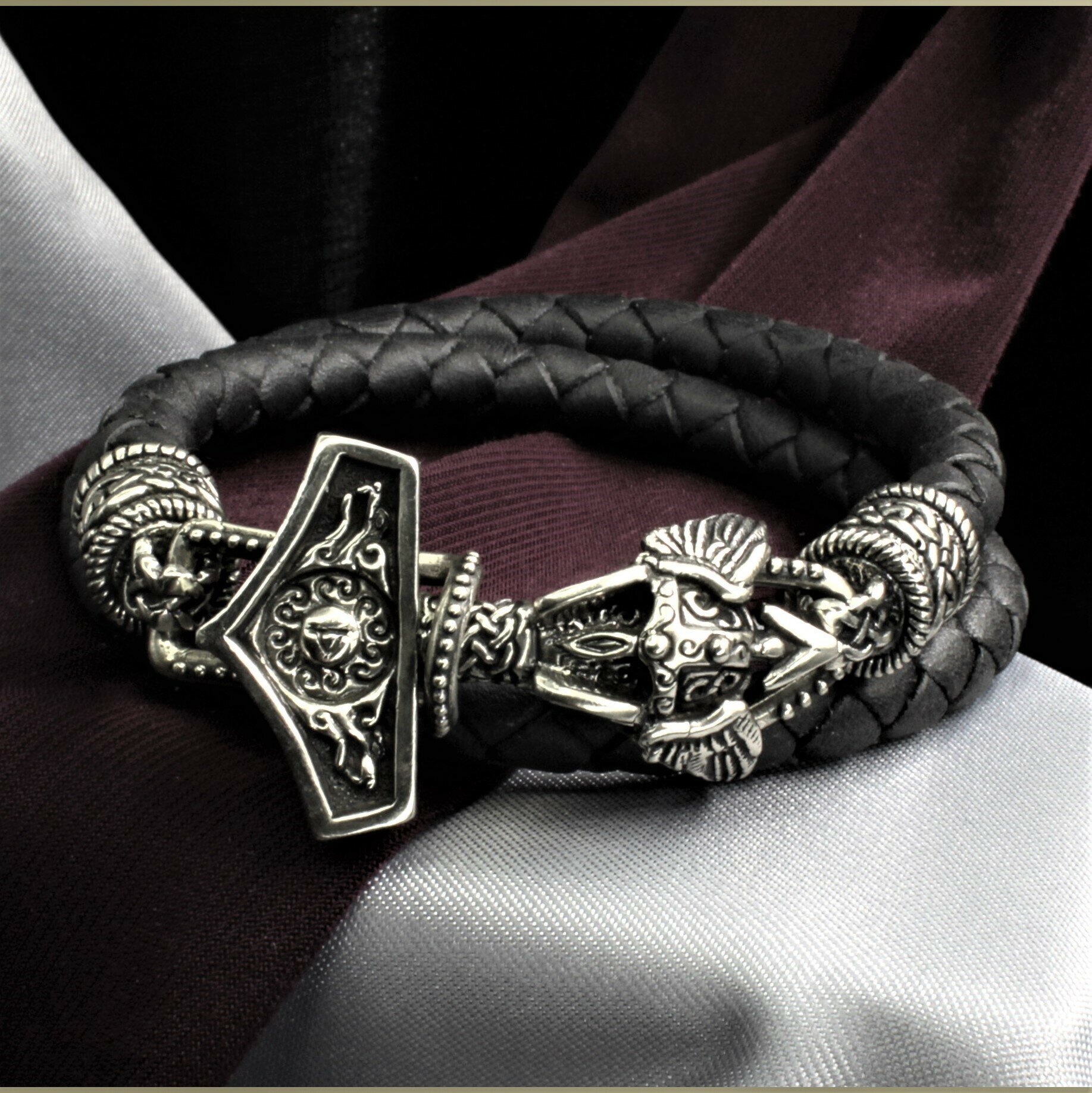 Плетеный браслет