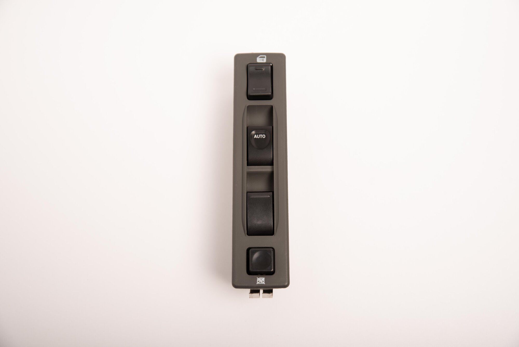 Блок управления стеклоподъемниками 3799056B00 Powertec Suzuki