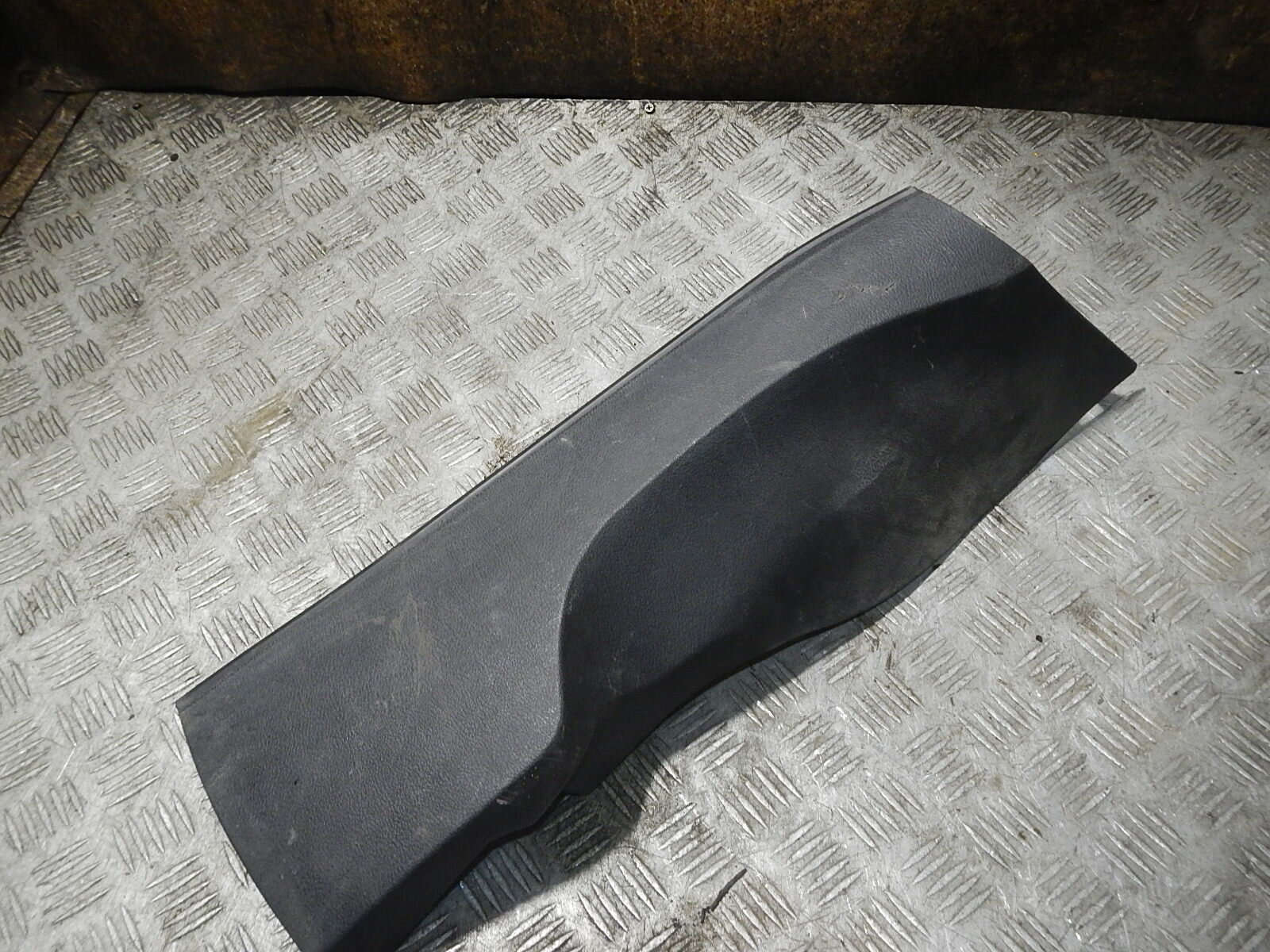 Б/У Обшивка стойки задней правой, Ford (Форд)-MONDEO (07-14) FORD MONDEO (07-14) Царапины. 598785 FORD арт. 1694110