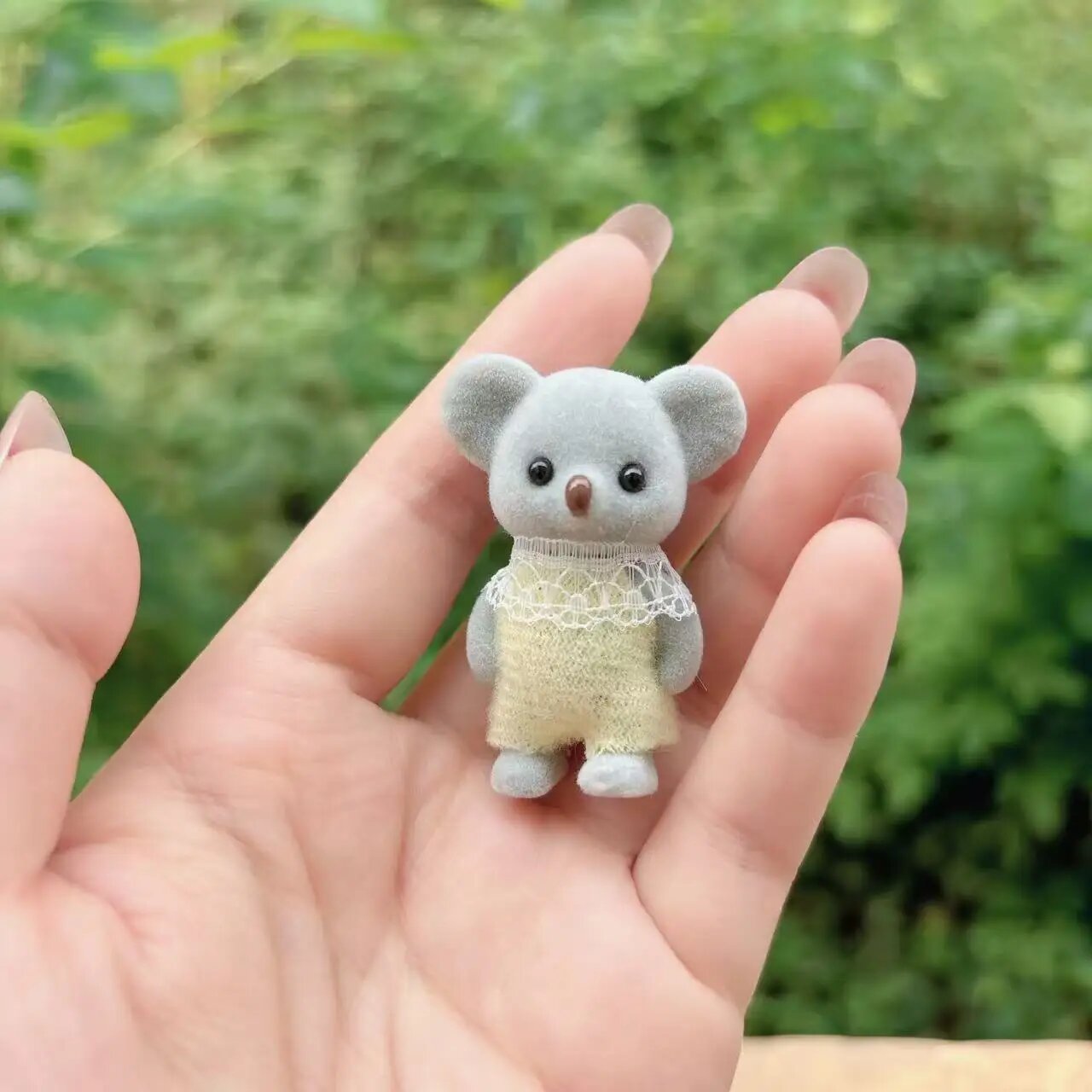 Миниатюрная фигурка коала светло-желтого цвета