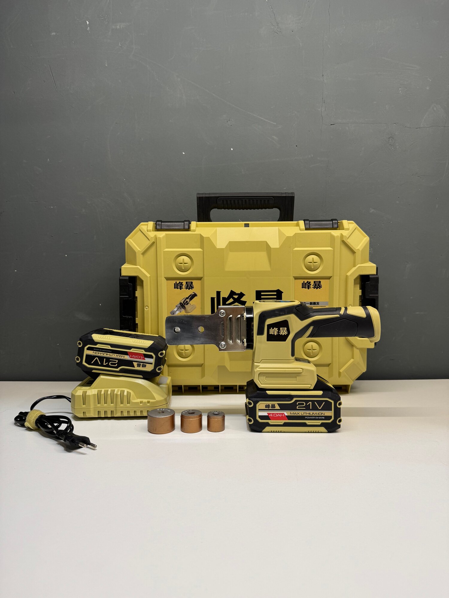 Паяльник FB-2050, сварочный аппарат для труб полипропилен, FengBao, 2 АКБ по 4 Ач, зу 2А, кейс.