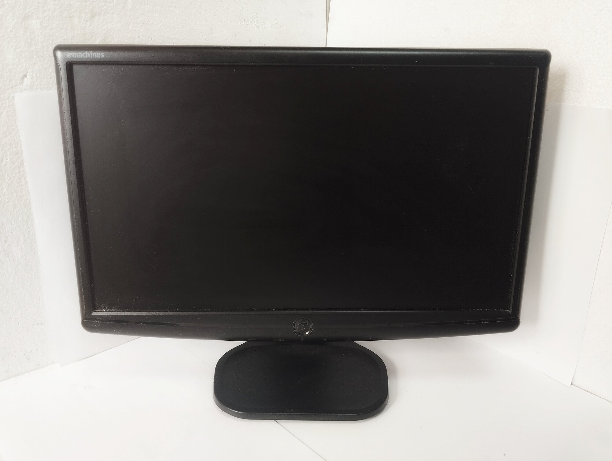 Монитор eMachines E190HQV 18.5"