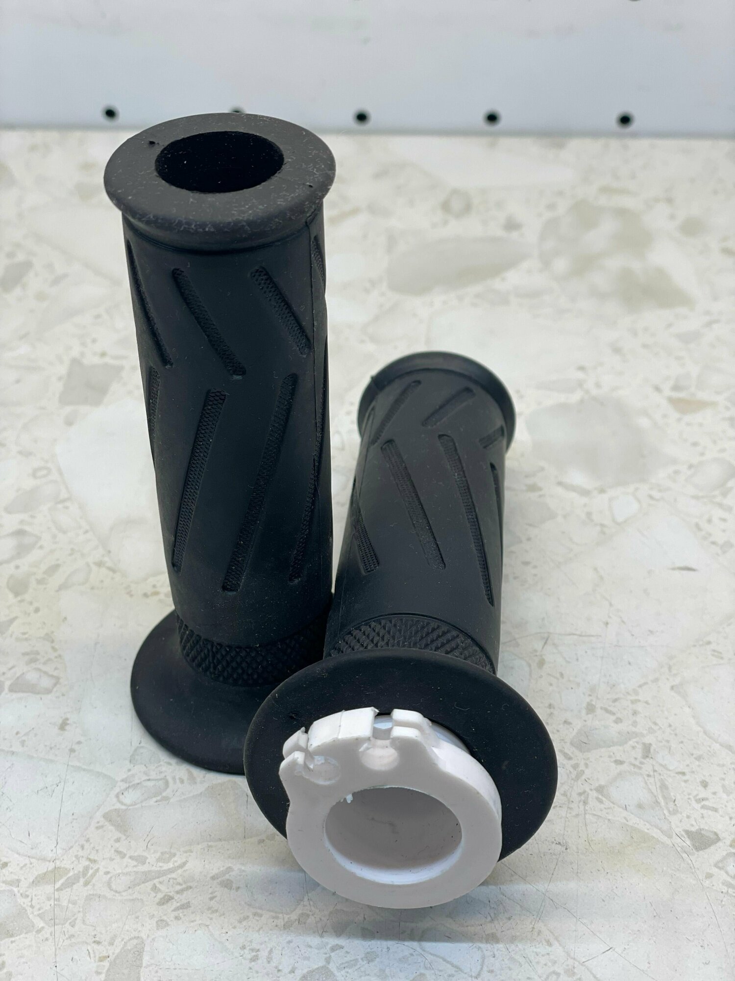 Грипсы диаметр 22 MT-03 06-15 MT07/FZ07 15-17 FZ1 01-15, R1/R6