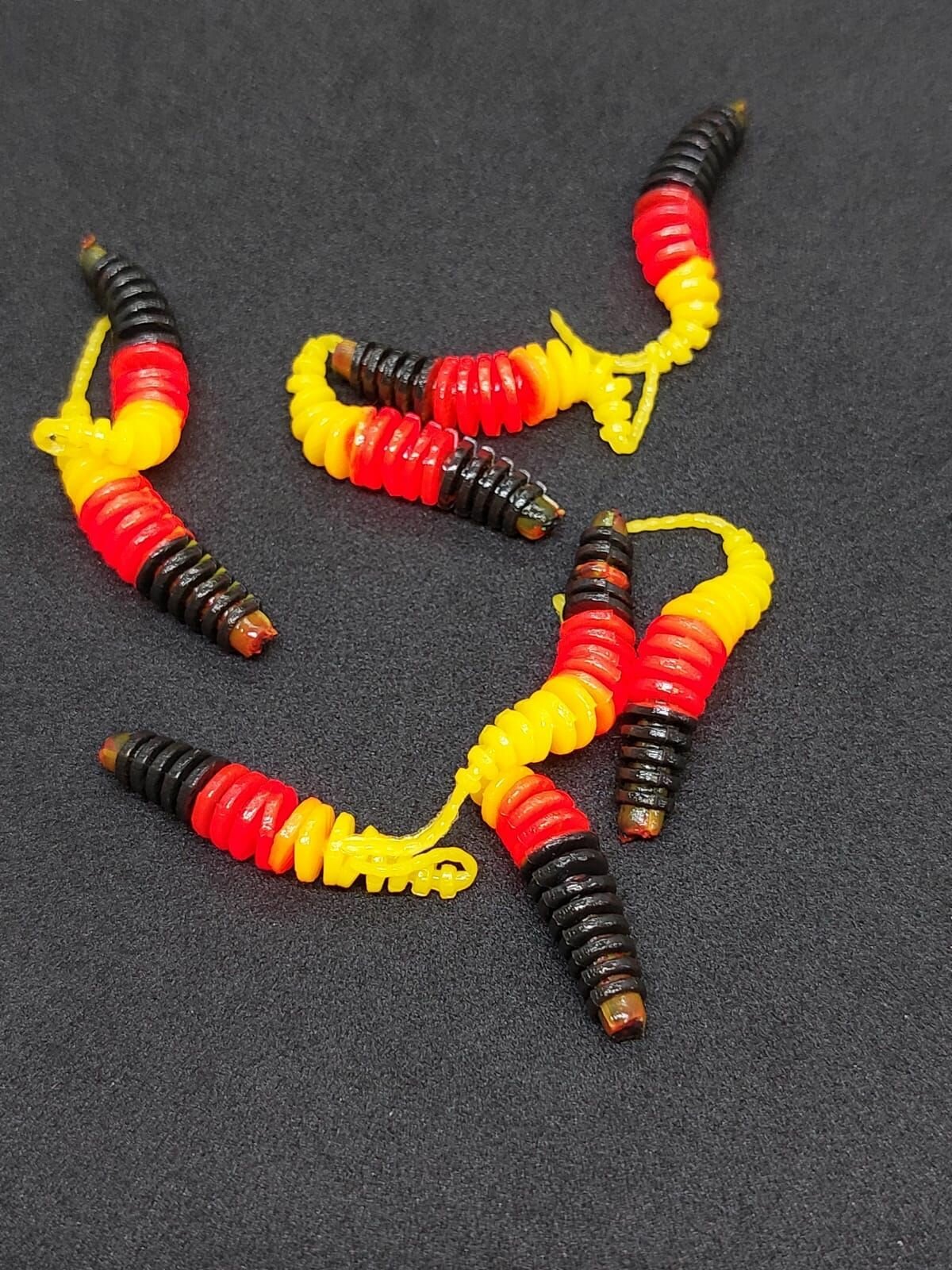 Форелевая силиконовая приманка WORM. Желто чёрный красный