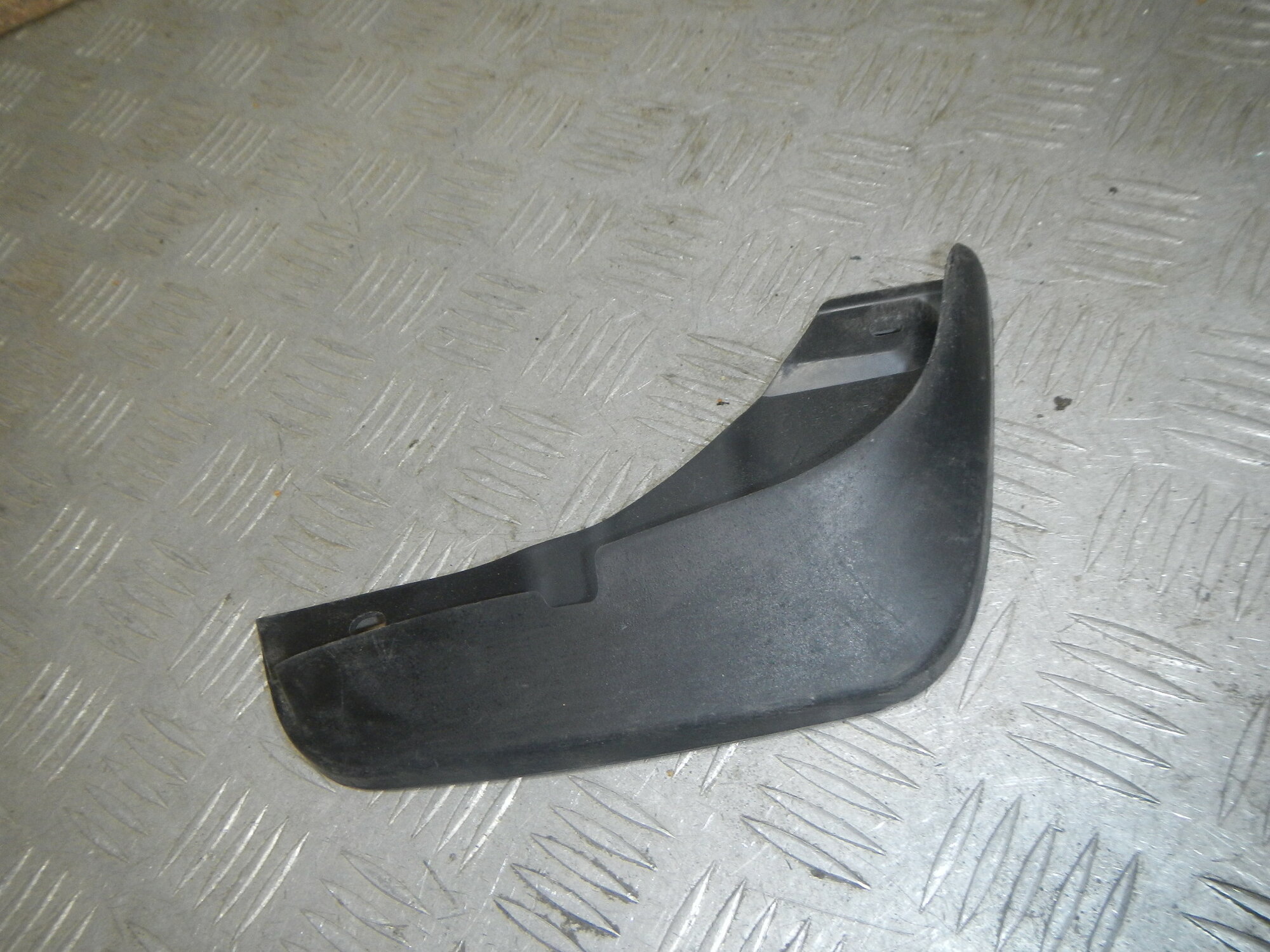 Б/У Брызговик передний правый, ВАЗ (VAZ)-LADA GRANTA (гранта) (11-18) LADA GRANTA (Гранта) (11-18) Новый. 526134 LADA ар...