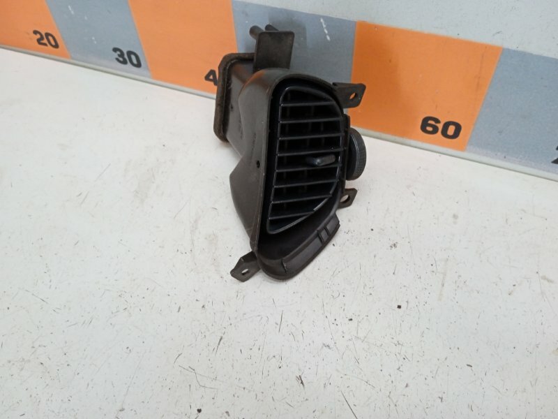 Б/У Ниссан Альмера классик Дефлектор воздушный Nissan Almera Classic B10 Лев. 230418 NISSAN арт. 4210103020