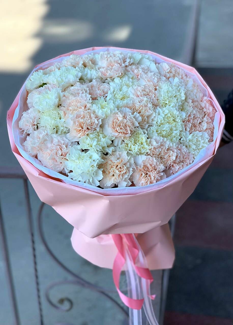 Монобукет Liana Flowers "Нежное сочетание диантусов", 51 цветок, высота 60 см, обертка, XL