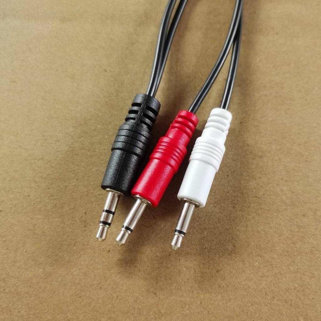 3,5 мм штекер к двойному штекеру слева и справа с отдельным каналом стереокабеля