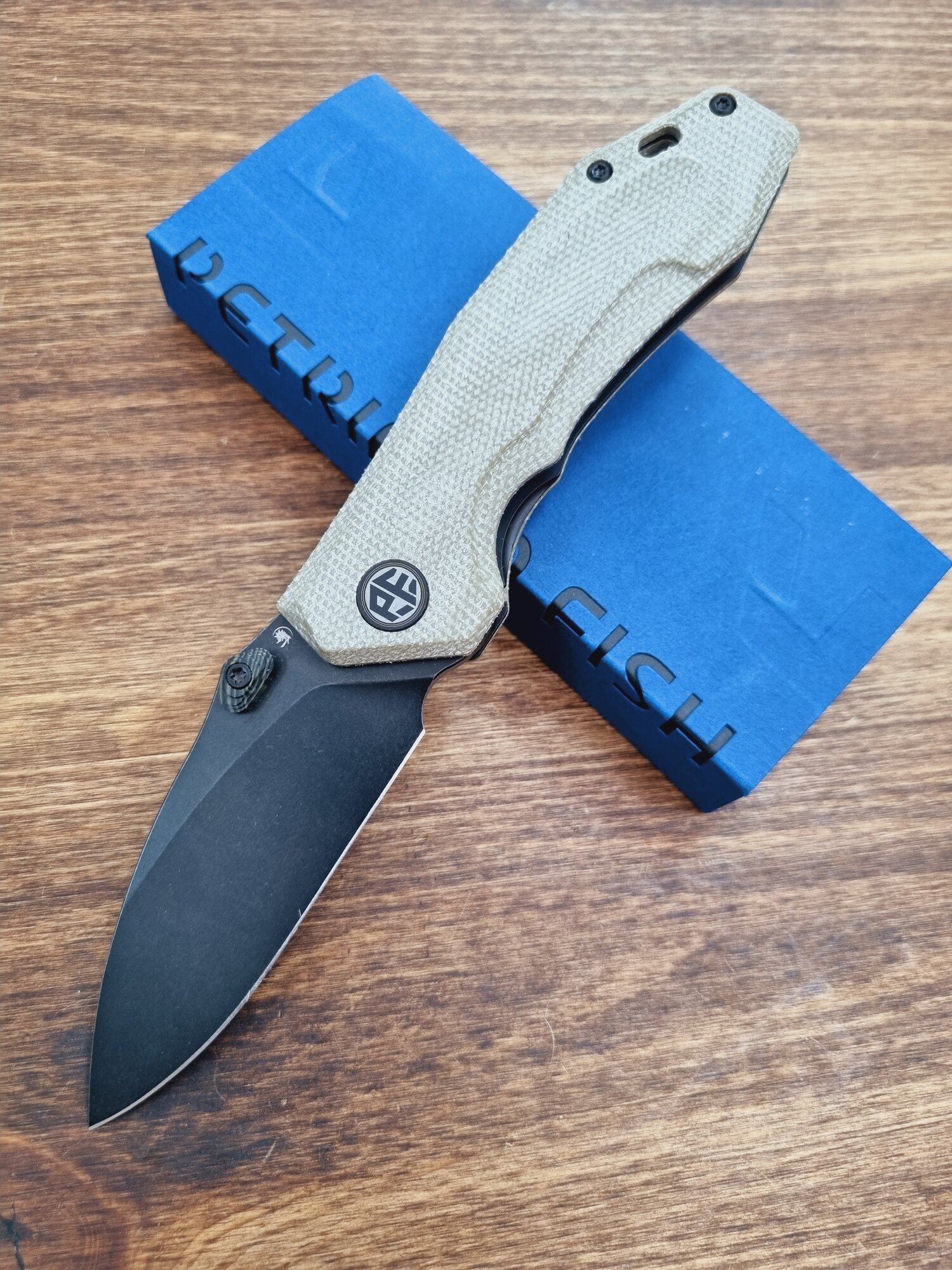 Нож складной Petrified Fish "Havrog" PFP04 KAMDW K110 , микарта, белый