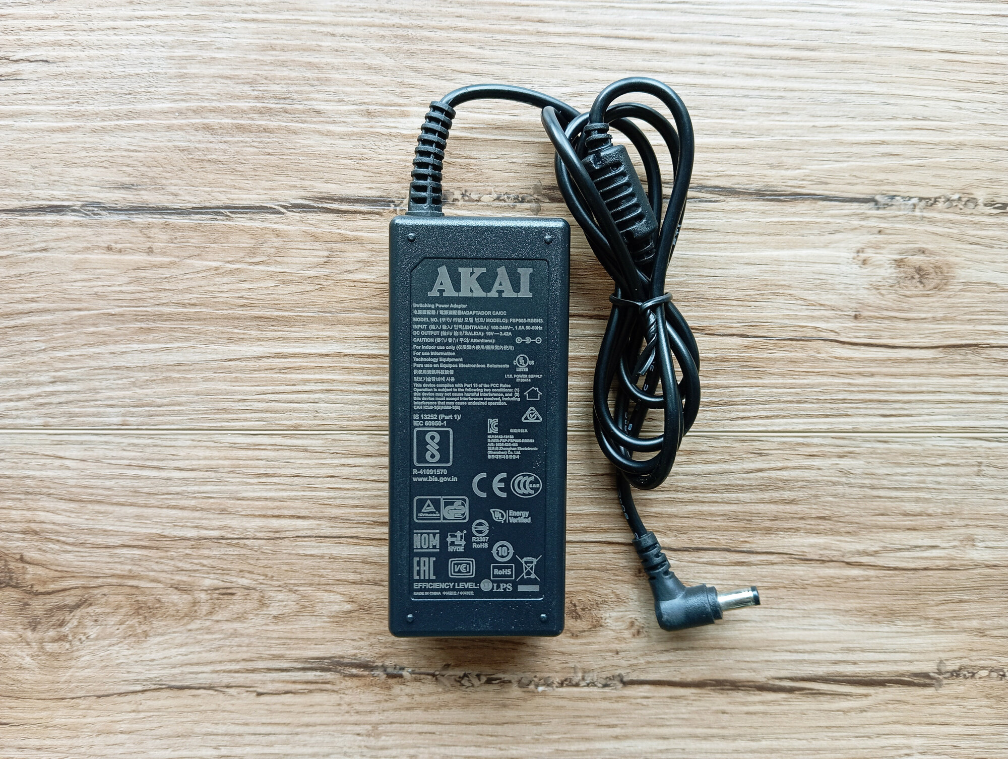 Блок питания Akai Pro Force для Midi-контроллера / грувбокса (адаптер 19V 3.42A)