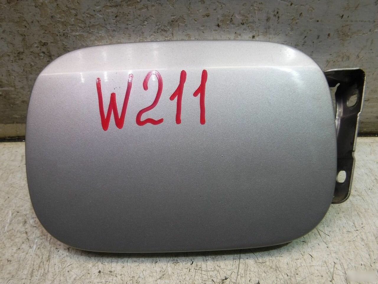 Лючок бензобака Mercedes-Benz E-класс W211/S211 (2002—2006) 2117500206-2115844317