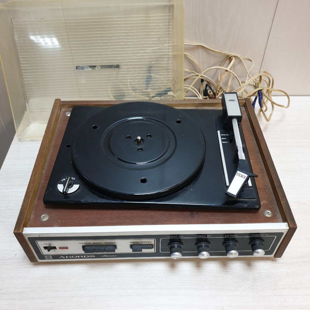 Проигрыватель винила "Akords stereo", СССР. На запчасти, не работает.