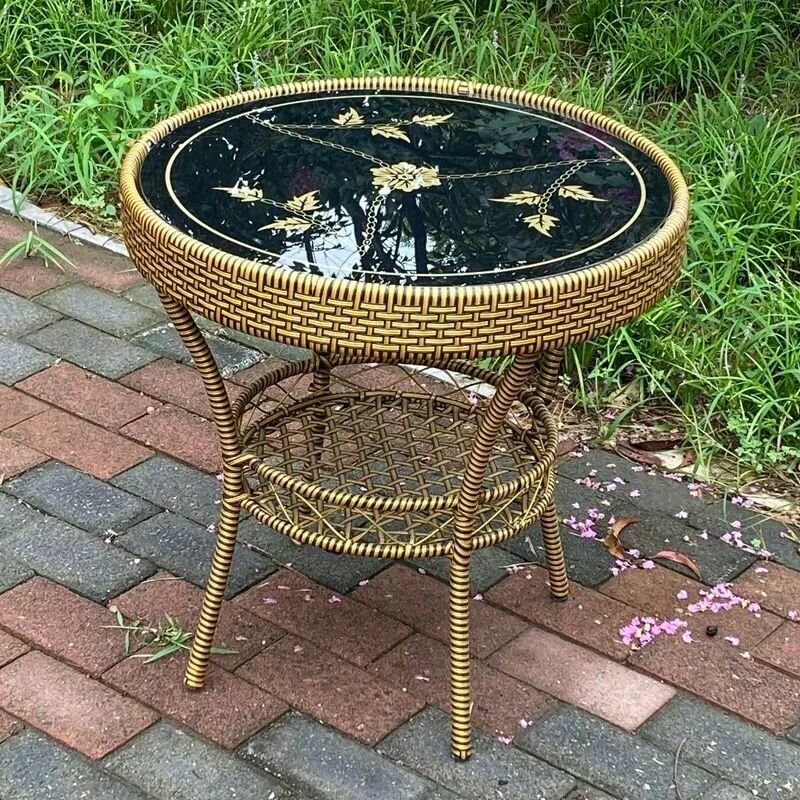 Садовый стол из закалённого стекла с плетёным ротанговым креслом 60x60x60 см, компактный круглый столик для дачи, балкона и террасы, стильный набор для чаепития и отдыха на свежем воздухе