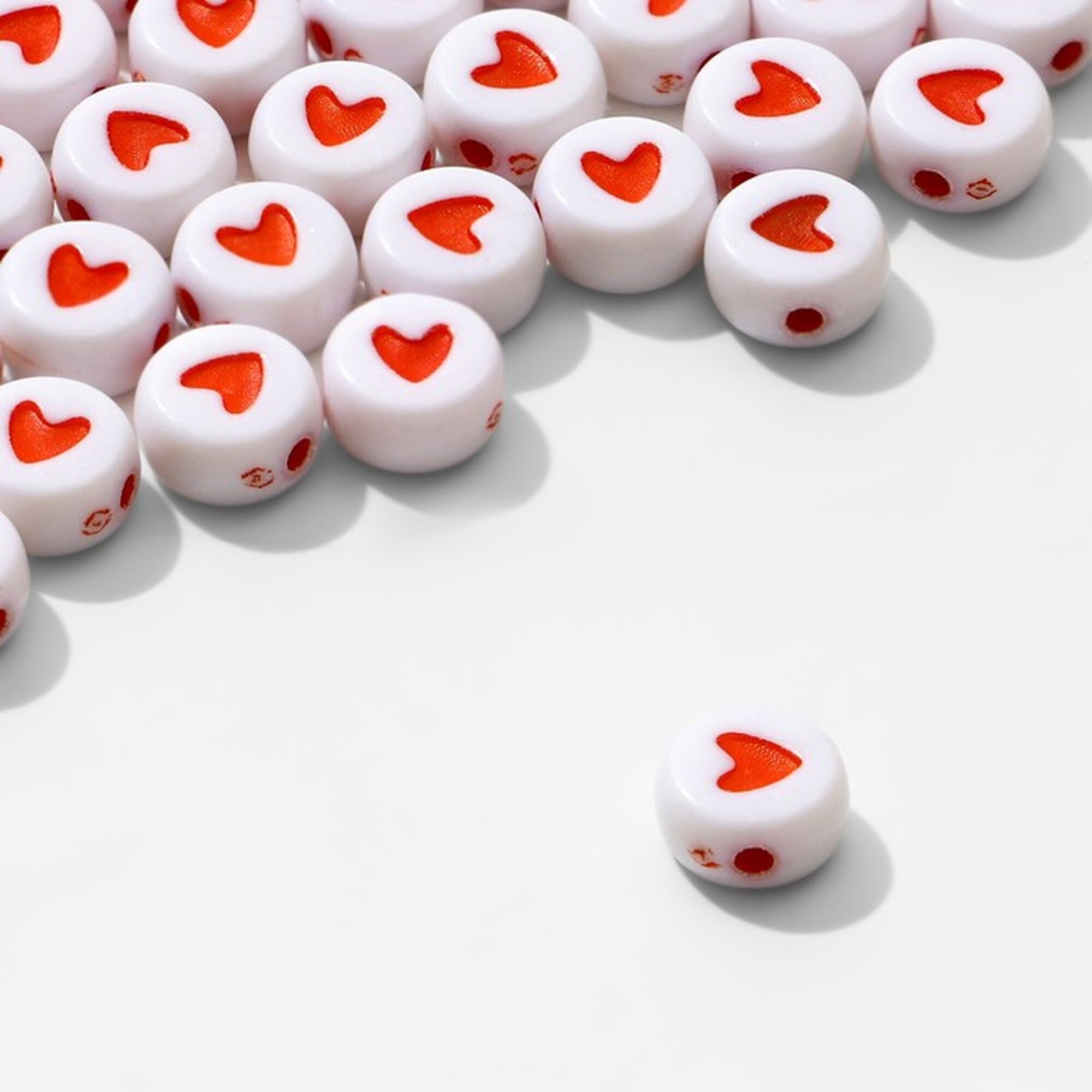 Бусины для творчества из акрила «Сердце», в круге, 7×4 мм, набор 10 г, цвет красно-белый