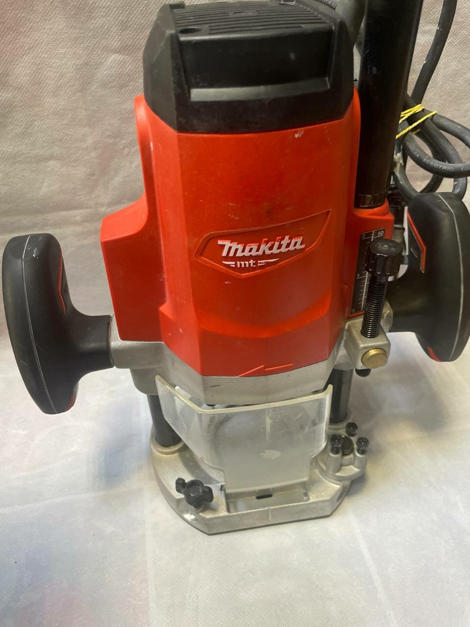 Фрезер Makita M3602
