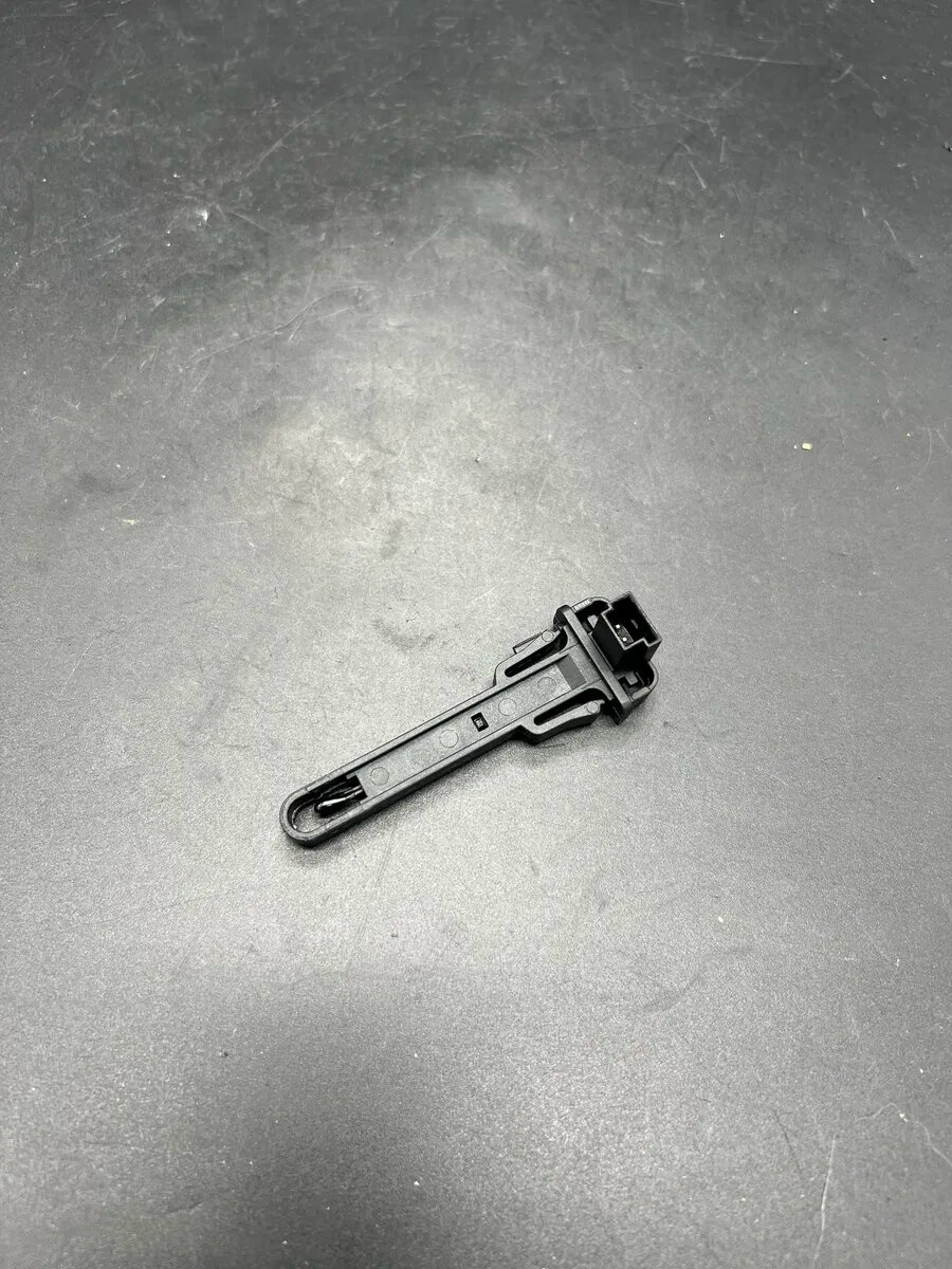 Датчик температуры воздуха Новое Cargoparts