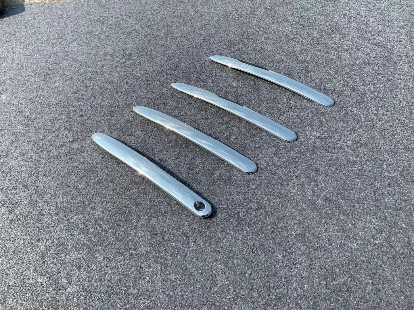 Ручка дверная автомобильная, арт. Защитная хромированная крышка дверной ручки из ABS с эффектом углеродного волокна для Toyota RAV4 XA50 2019–2025, аксессуары для стайлинга автомобиля, 6 шт.