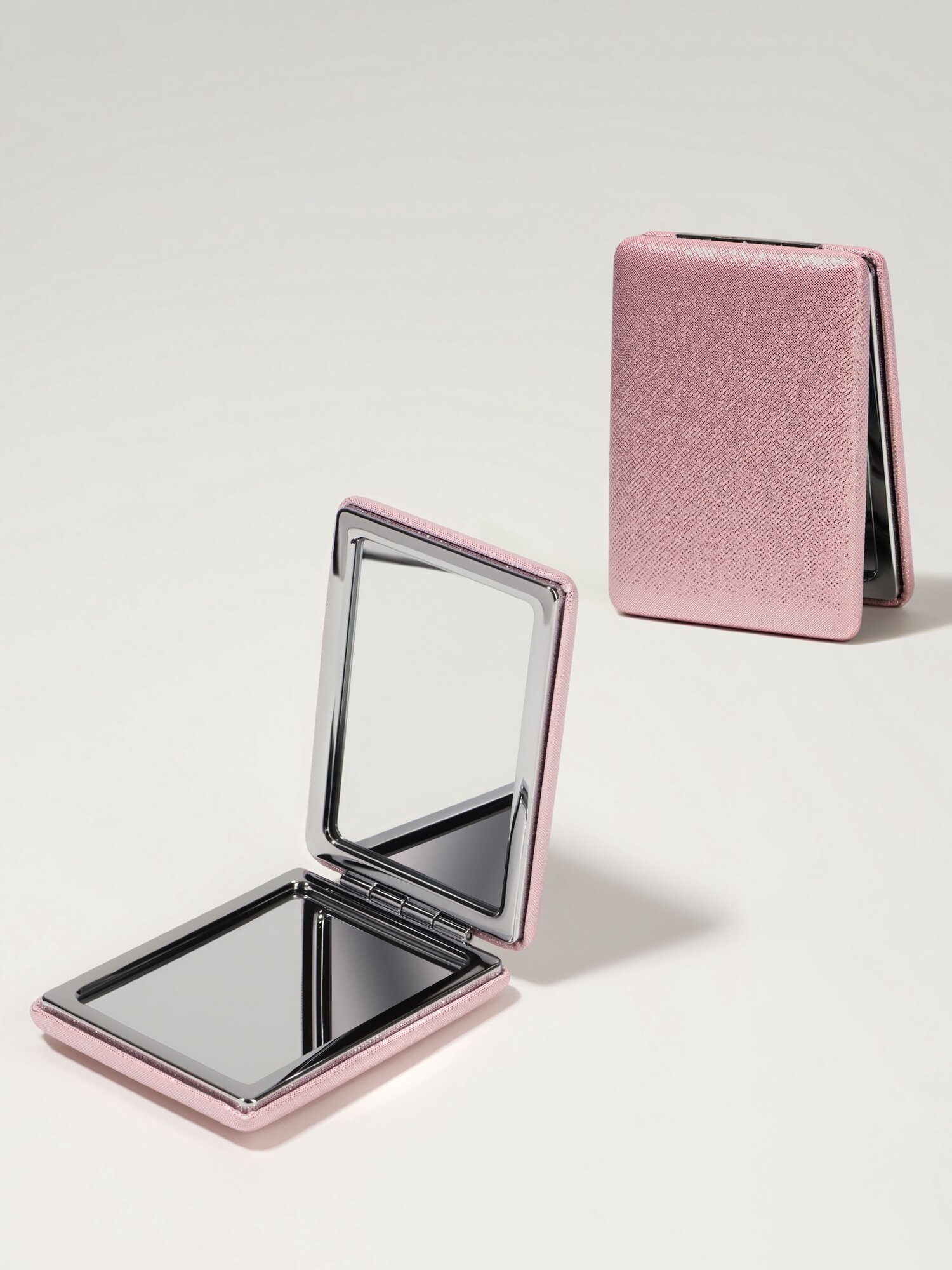 Зеркало складное «Блеск», 6.3×8.7×1.8 см, цвет розовый